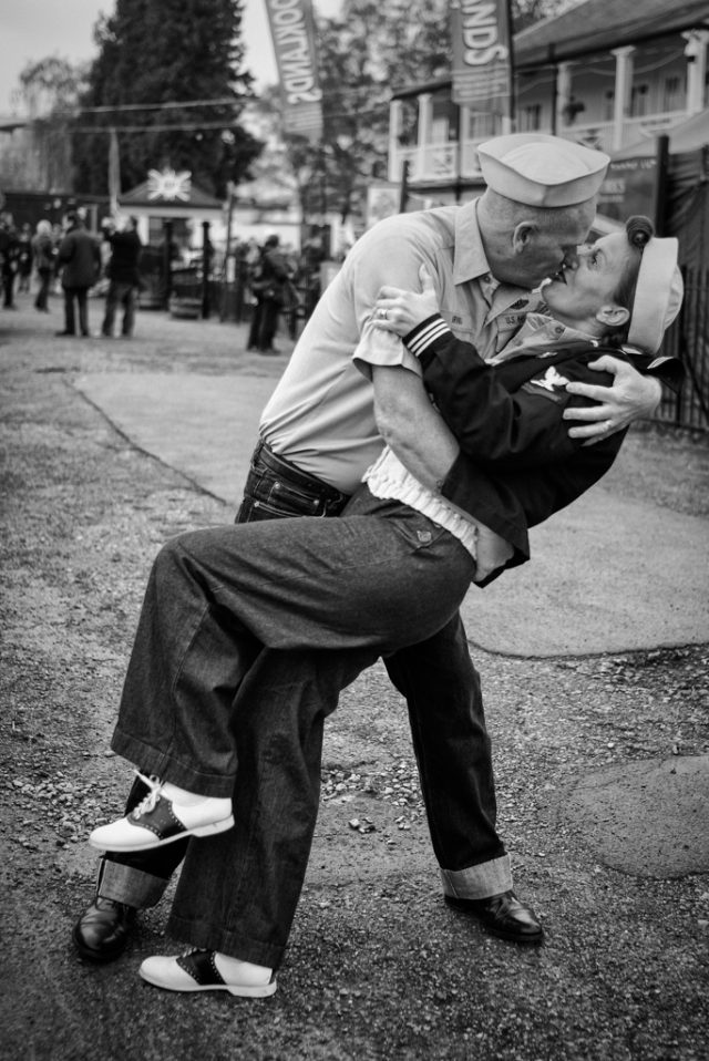 Eisenstaedt's Kissing Sailor dies at 95 - Macfilos