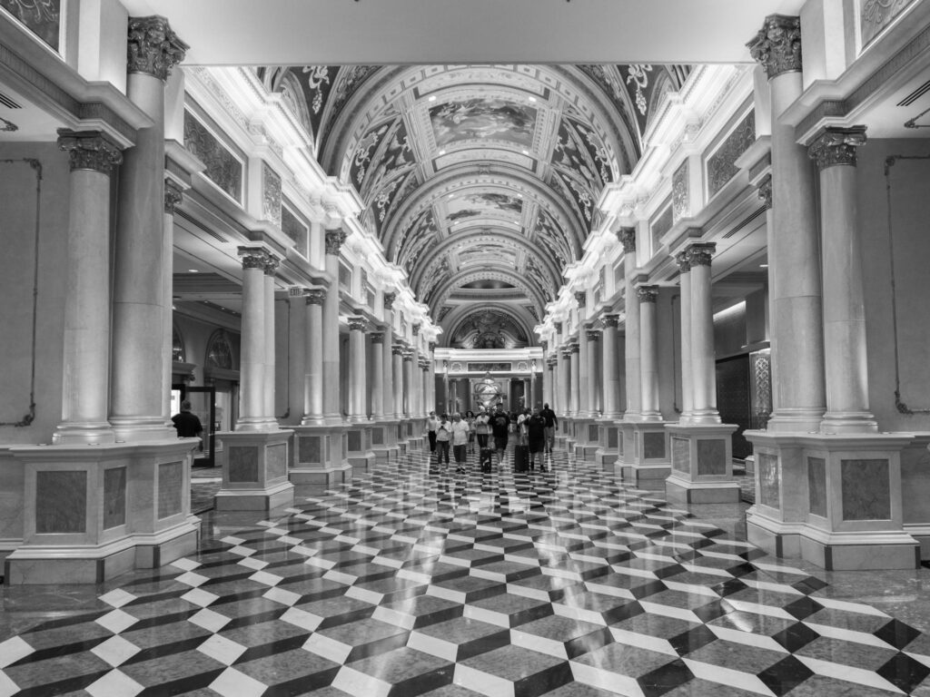 Photographic escapades in arcades and colonnades - Macfilos