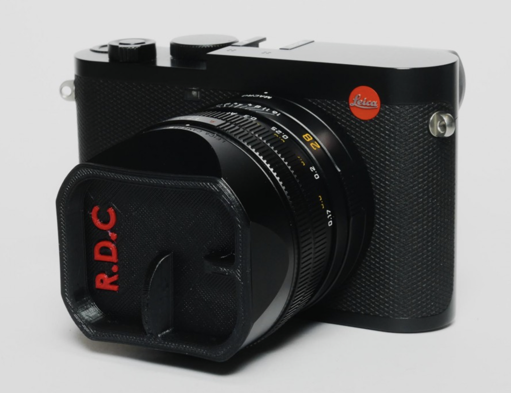 Hood-cap in thermoplastic from Red Dot is made for the Leica Q