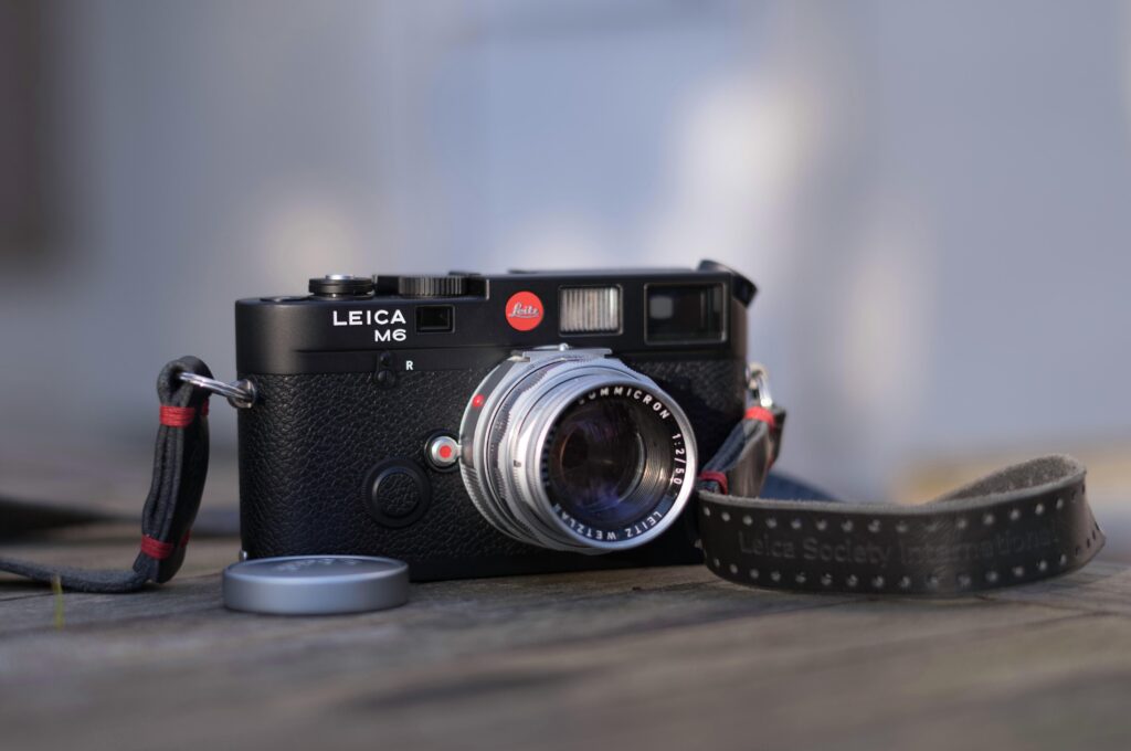 Jonathan Slack tries the new Leica M6 and adds a touch of history