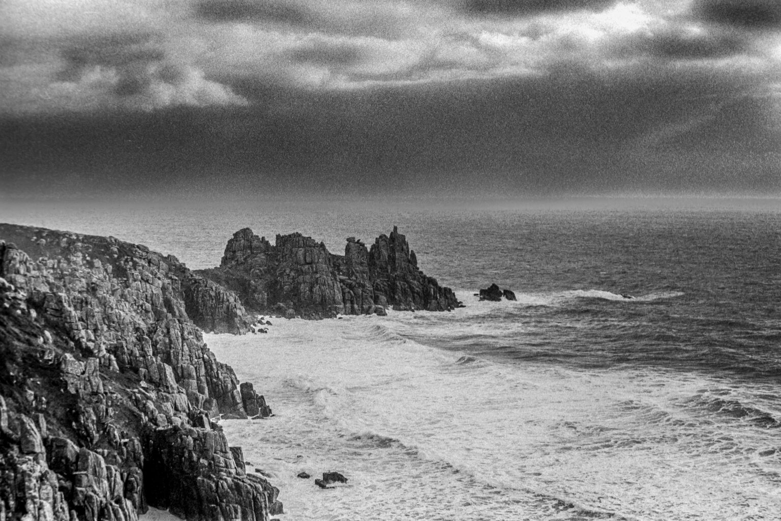 Jonathan Slack tries the new Leica M6 and adds a touch of history