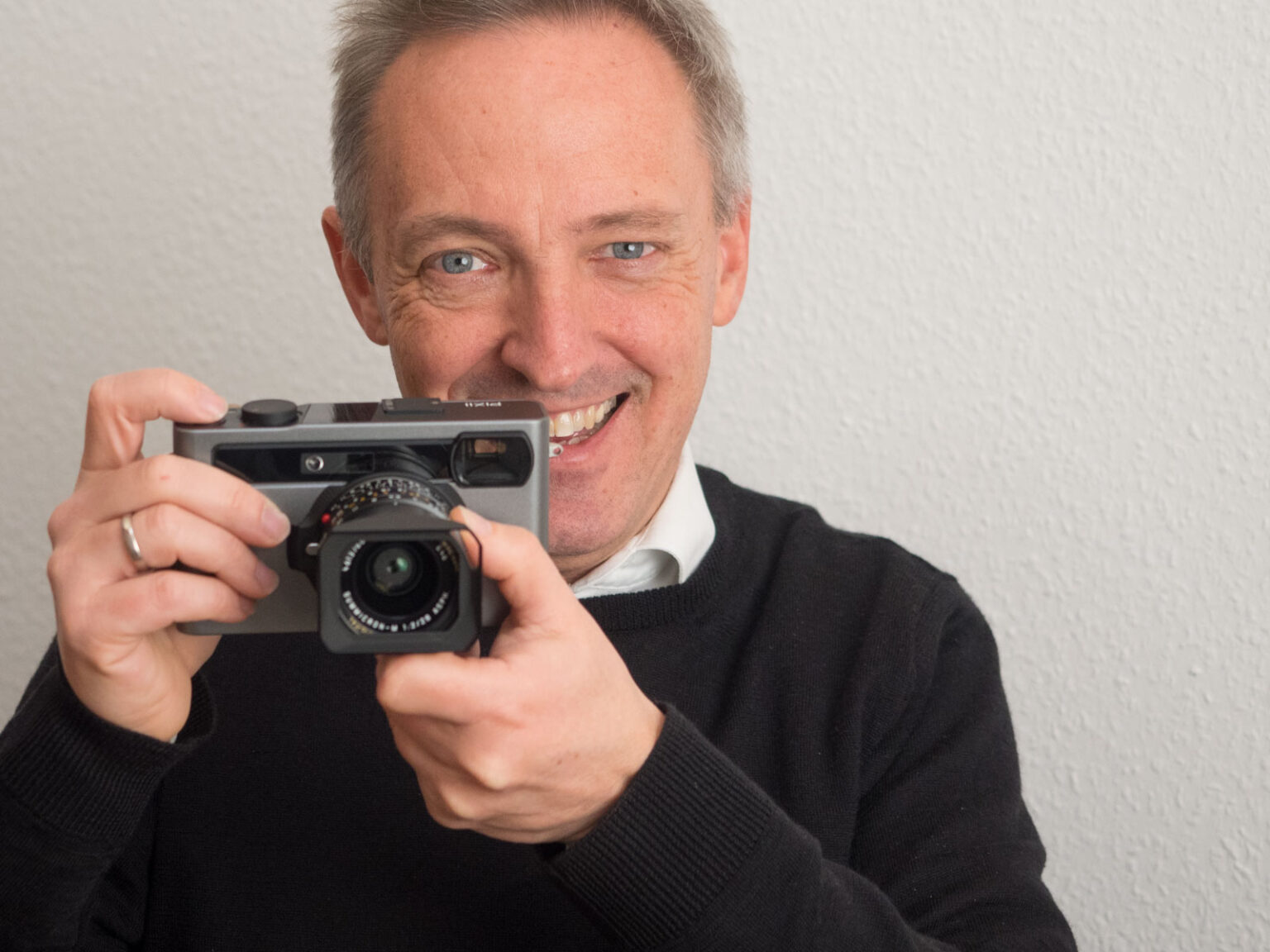 The Pixii rangefinder camera is here - what are your questions?