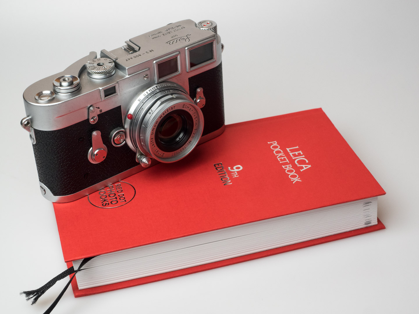 Leica Pocket Book review: Massive knowledge in one package